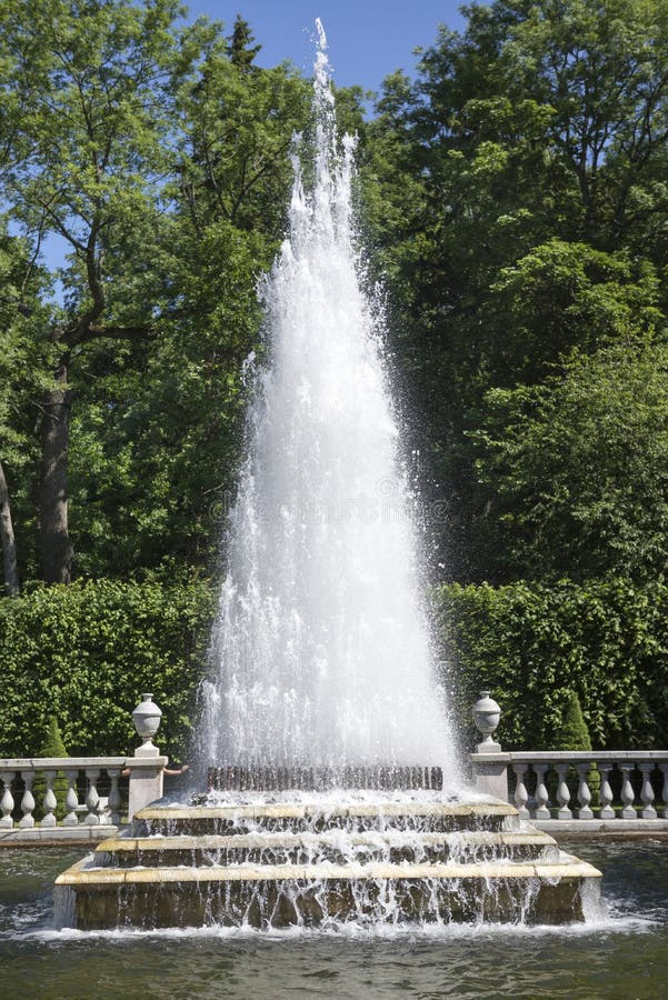 21,896 Wasser Pyramide Stock Fotos - Freie & Royalty-Free Stock Fotos ...