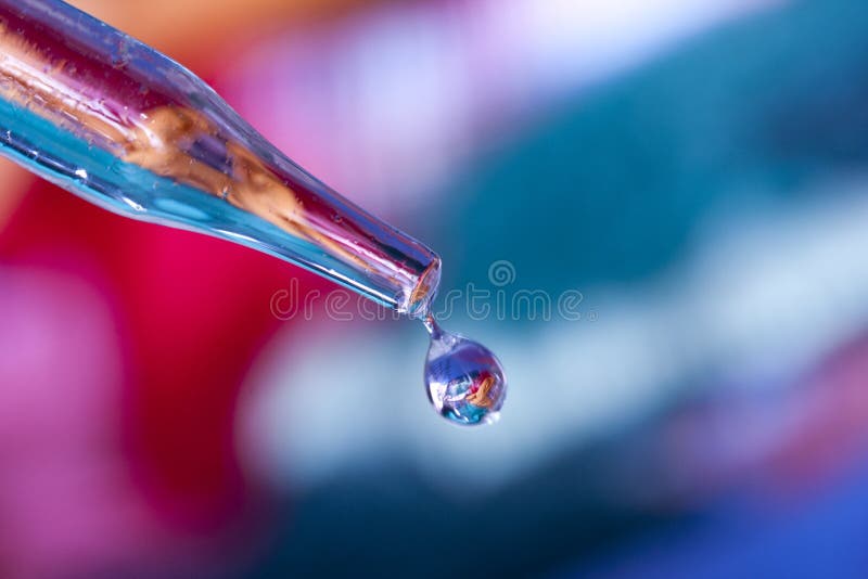 Wasser-Tropfen stockbild. Bild von auszug, nahaufnahme - 19015485