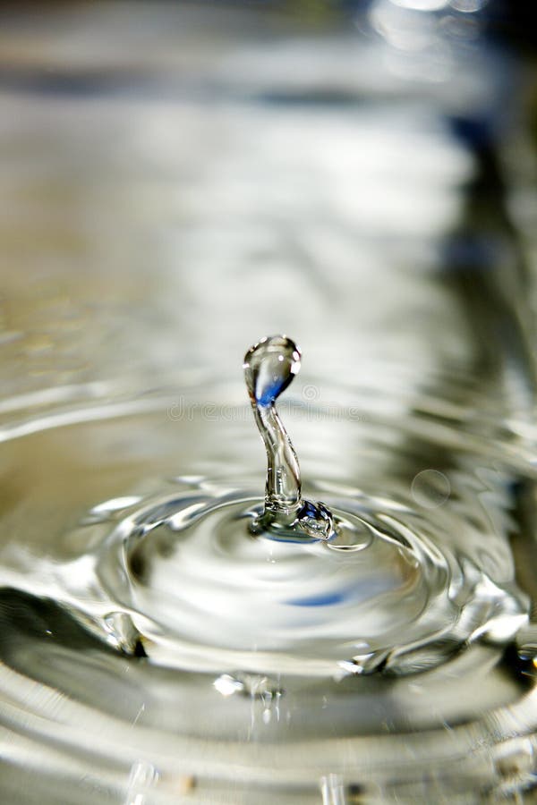Wasser-Tropfen stockbild. Bild von oberfläche, konzepte - 5048401