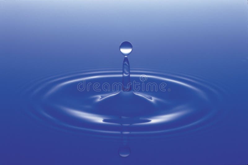 Wasser-Tropfen stockbild. Bild von reinheit, bewegen, feuchtigkeit - 72023