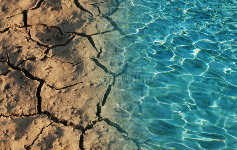 Wasser und trockener Boden stockfoto. Bild von frech - 40355884