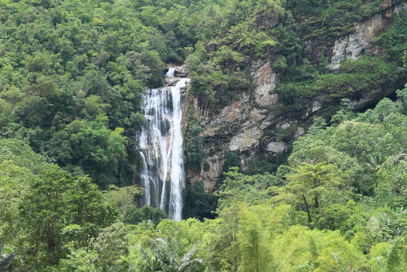 Cunca Rami Waterfall, Ost-Nusa Tenggara Stockfoto - Bild von nusa ...
