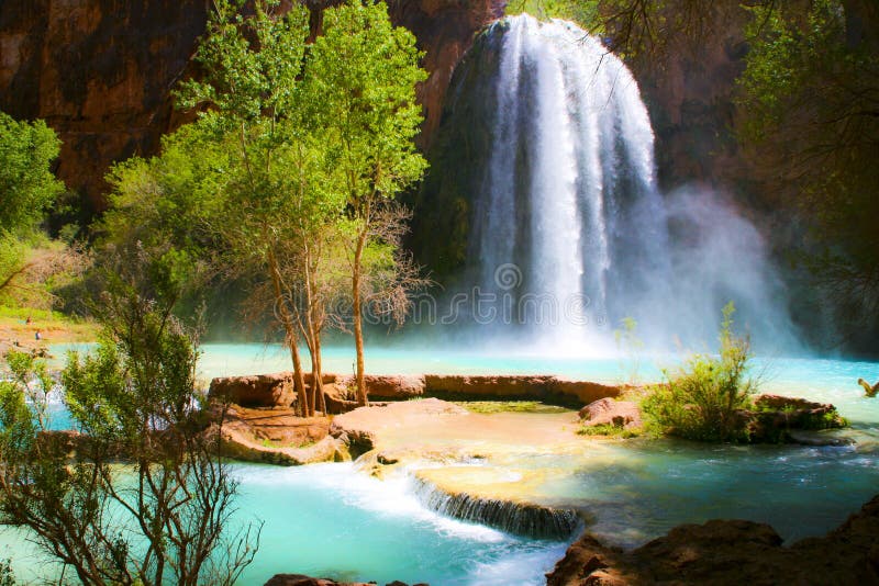 Wasserfall in Oase stockbild. Bild von wandern, kühl - 11044371