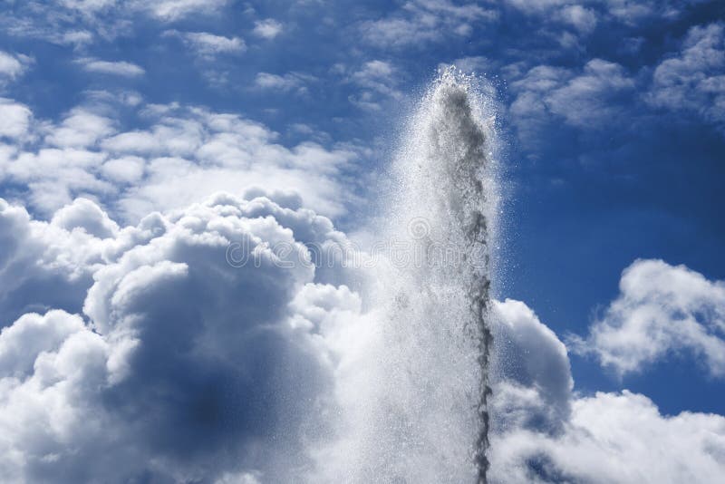 Wasserstrom stockfoto. Bild von oberseite, flüssigkeit - 5750202