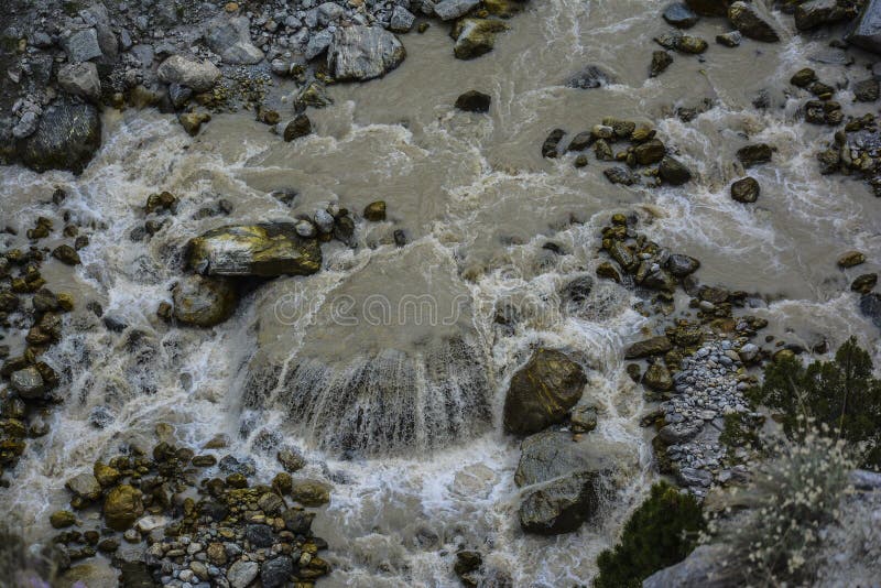 Wasserstrom Entlang Feenhafter Wiesenbahn Stockbild - Bild von frech ...