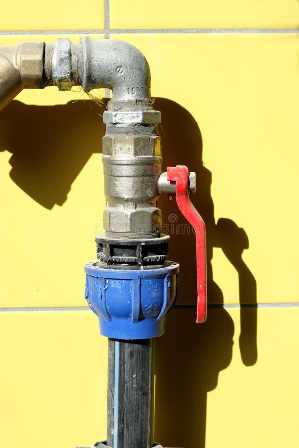 Wasserventil- Und -rohrlegen Für Hydranten Stockfoto - Bild von ...