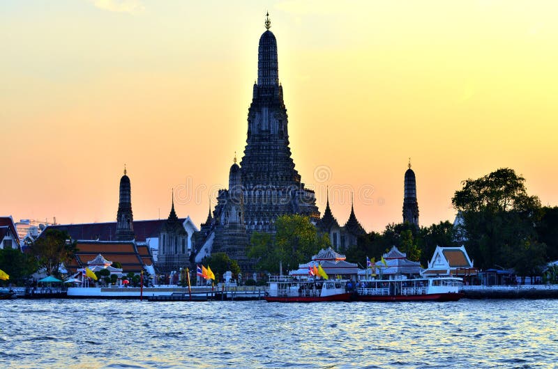 Wat arun in sunset stock image. Image of national, arun - 26384009