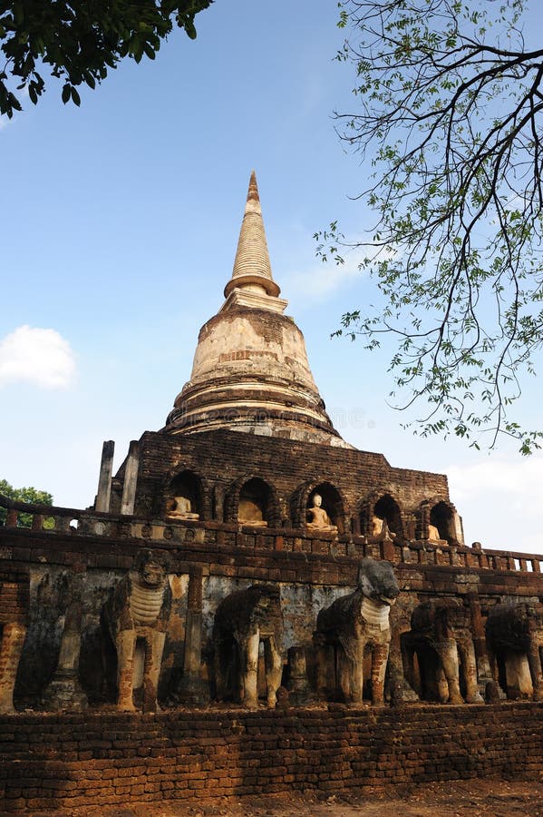 Wat Chang Lom, Si Satchanalai Historical Park Stock Image - Image of ...