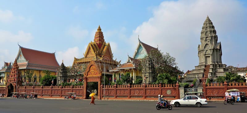 Wat Ounalom Monastery, Phnom Penh, Cambodia Editorial Image - Image of ...
