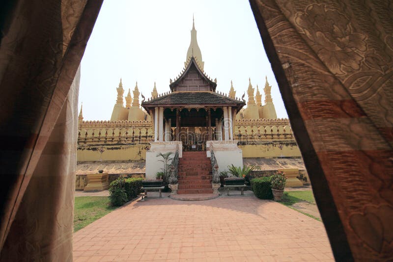 Wat Phra that Luang stockfoto. Bild von gebäude, pilgerreise - 40741538