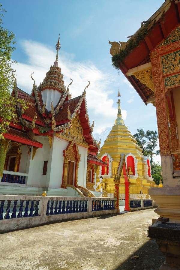 Wat Thaton (templo De Thaton) Foto de archivo - Imagen de belleza, nube ...