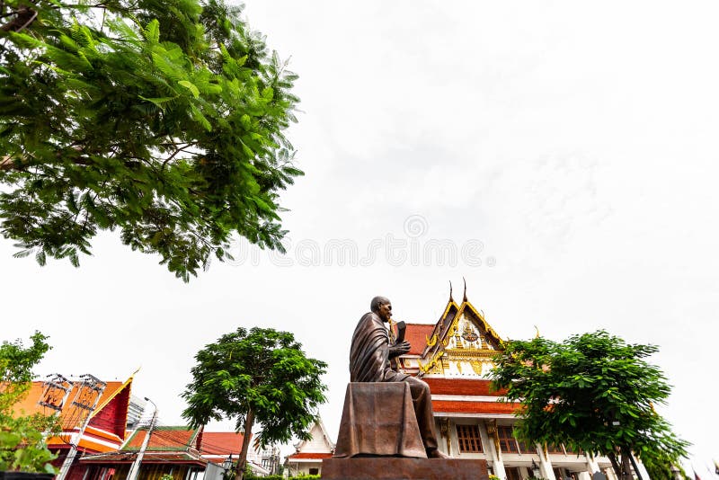 Wat rakang kositaram foto de archivo. Imagen de tailandia - 238672108