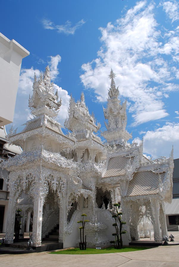 Wat Rong Khun foto de archivo. Imagen de moderno, hermoso - 60578898 Wat Rong Khun foto de archivo. Imagen de moderno, hermoso - 60578898