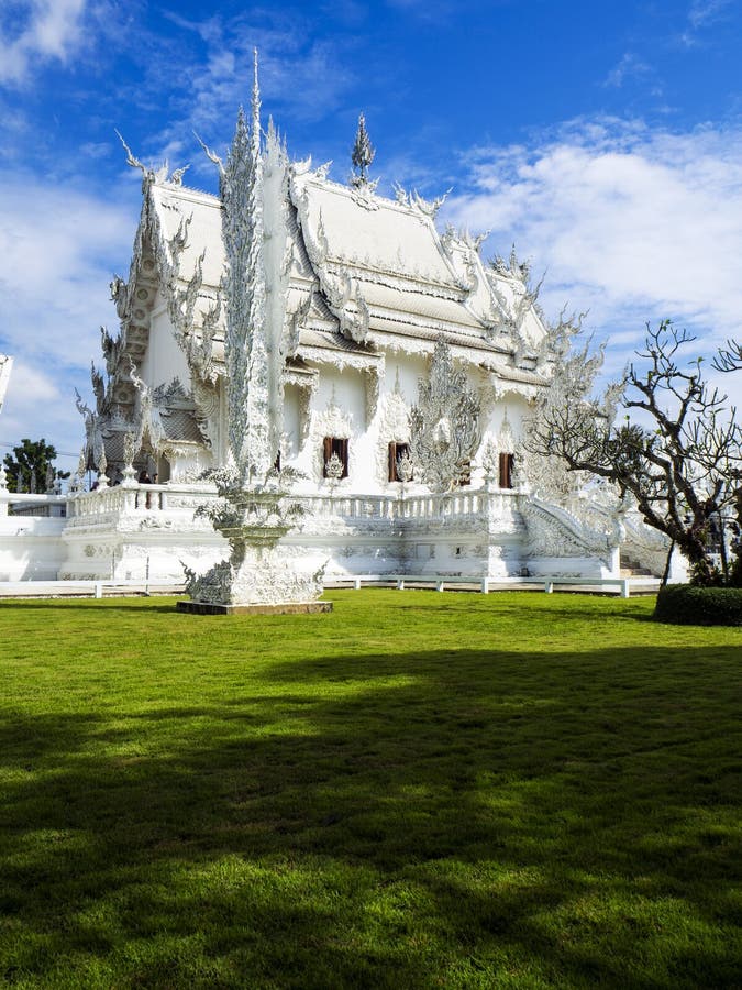 Wat Rong Khun the White imagen de archivo. Imagen de buda - 134378075