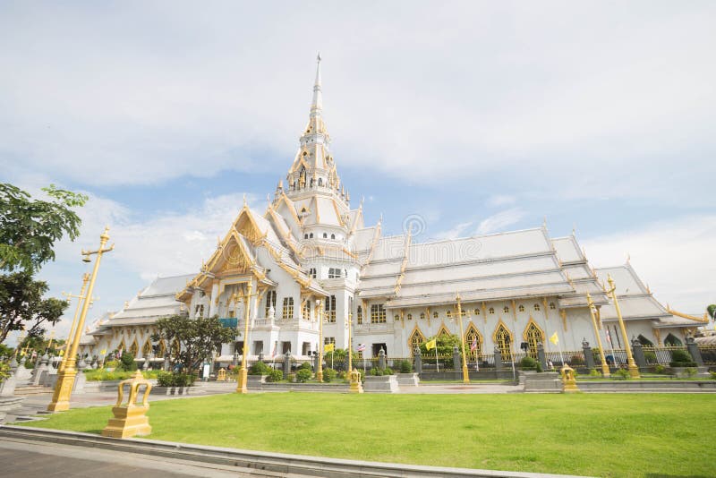 Wat Sothon Wararam Worawihan Stock Image - Image of architecture, weed ...