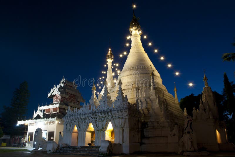 Wat thai at night stock image. Image of pillar, palace - 18127299