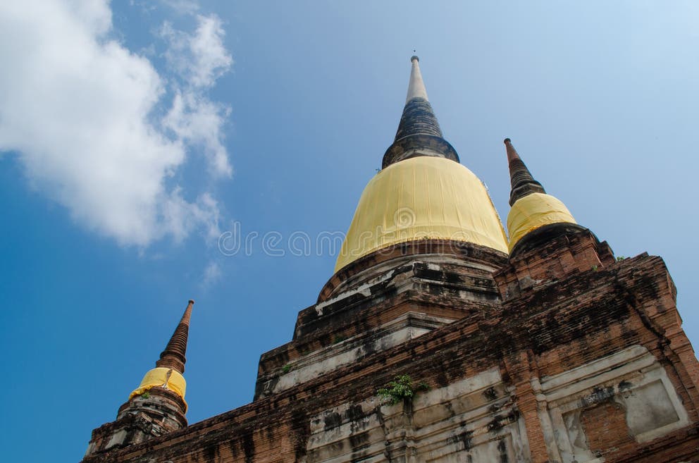 Wat Yai Chai Mongkol in Thailand Stockfoto - Bild von orientalisch, himmel: 95653012