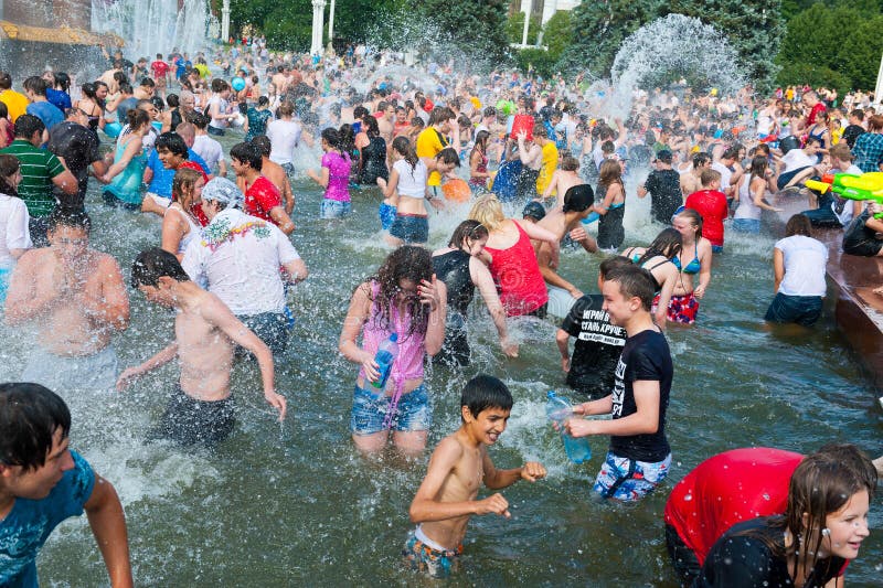 Water Battle flash mob editorial photography. Image of crowd - 26005602