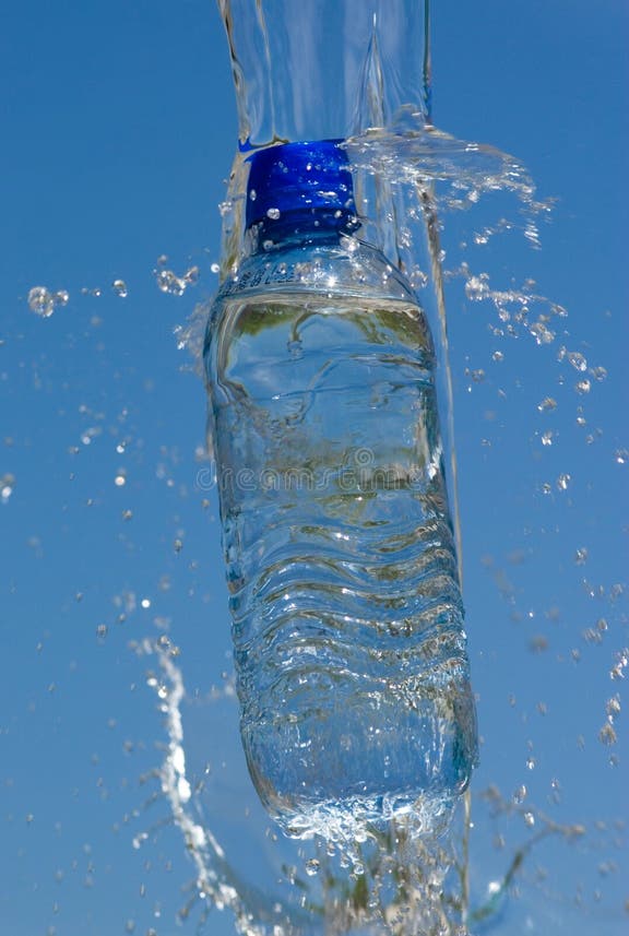 Water botle stock foto. Image of fles, vloeistof, water - 6609766