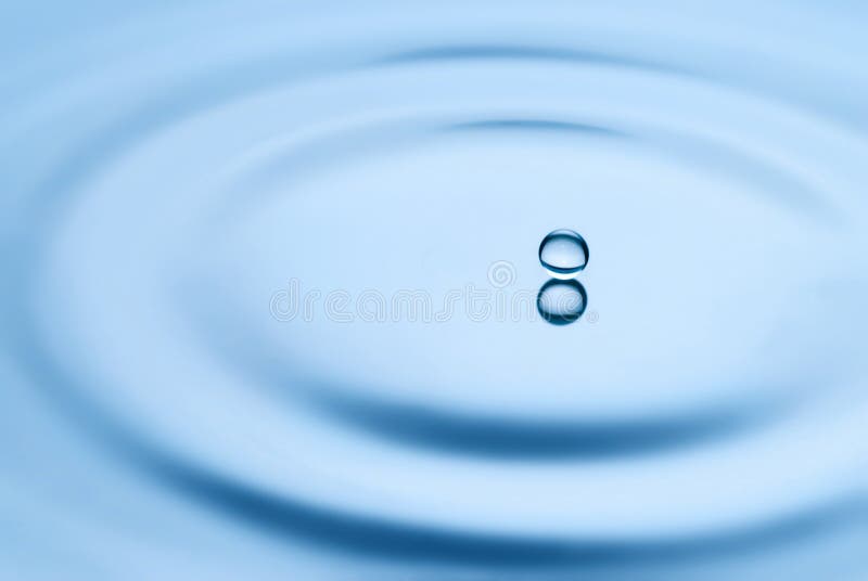 Water Drop Falling into Water Making a Perfect Droplet Splash Wi Stock ...