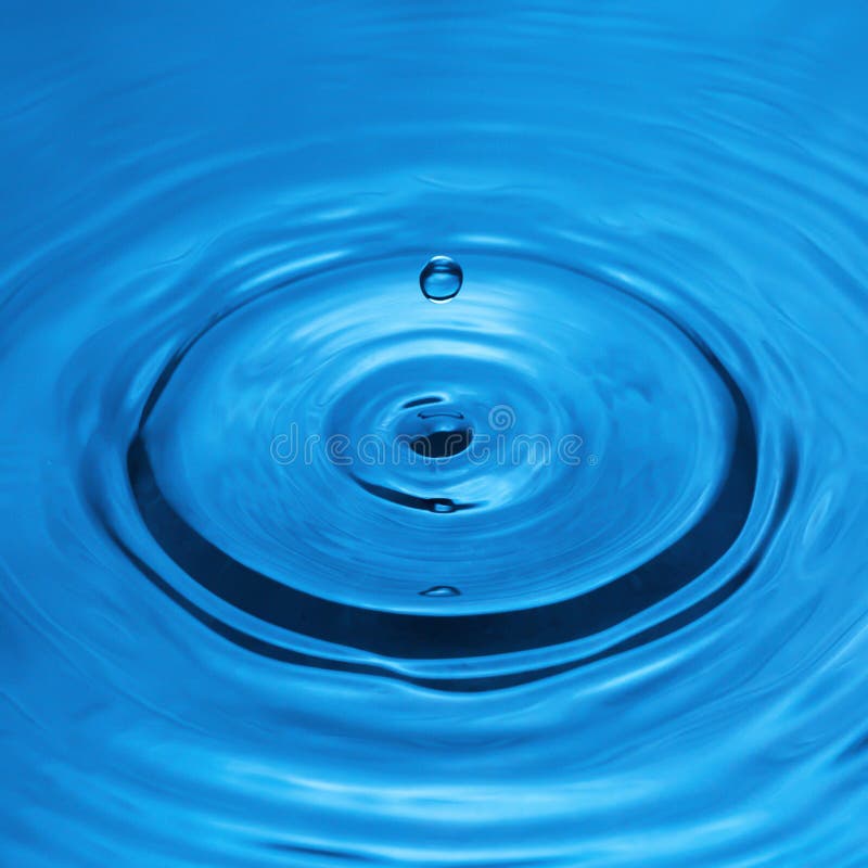Water Drop Falling into Water Making a Perfect Droplet Splash in Blue ...