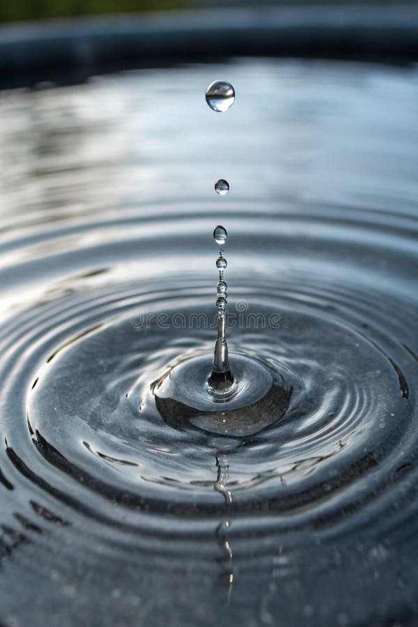 Water Drop Falling into Water Making a Perfect Concentric Circles Stock ...