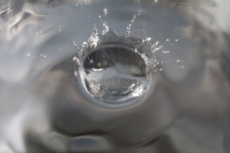Water Droplets Falling On The Water Surface Stock Image - Image of ...
