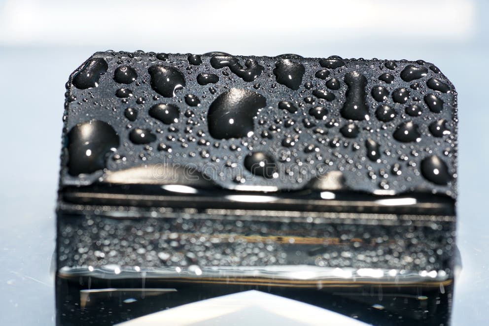 Water Drops with High-speed Flashes and Automatic Drip Photographed in ...