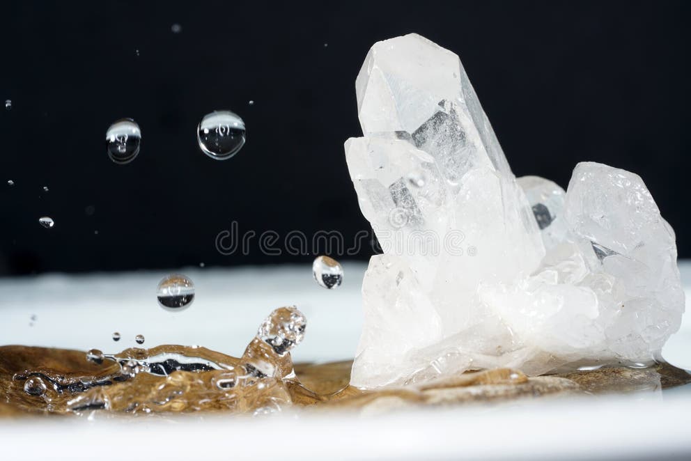 Water Drops with High-speed Flashes and Automatic Drip Photographed in ...