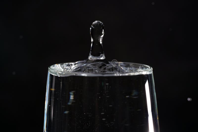 Water Drops with High-speed Flashes and Automatic Drip Photographed in ...