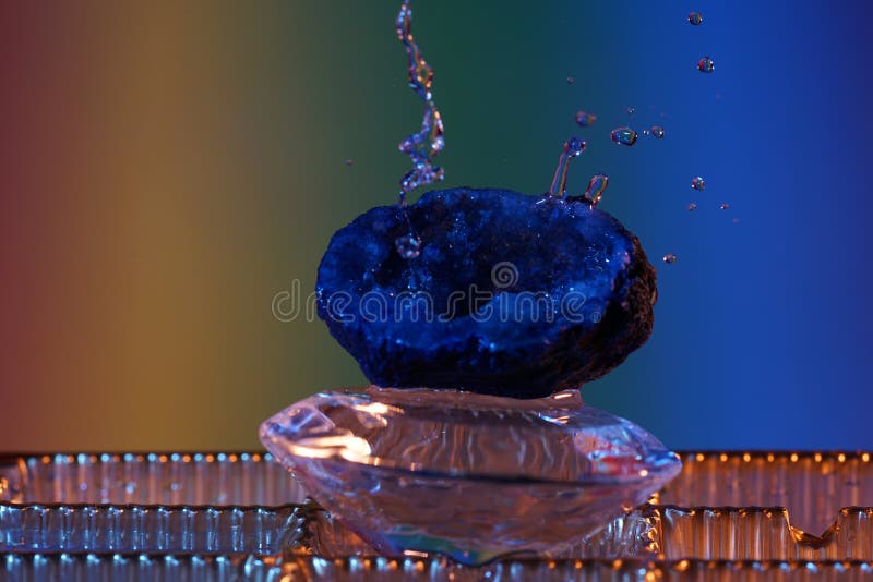 Water Drops with High-speed Flashes and Automatic Drip Photographed in ...