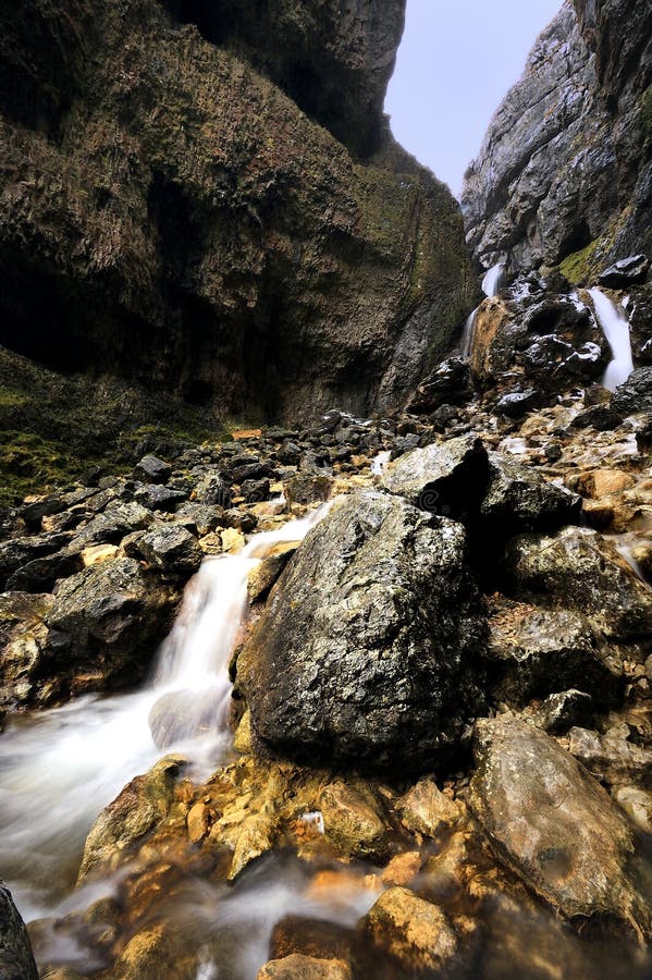Gordale Scar stock image. Image of malham, yorkshire - 29953081