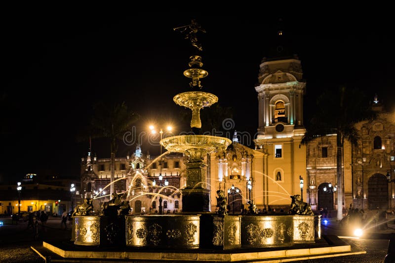 A Water Fountain in the Main Square of Lima Editorial Photography ...