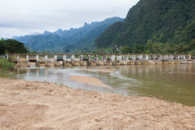 Water Lift Gate,small Dam, Irrigation Dam Stock Photo - Image of ...