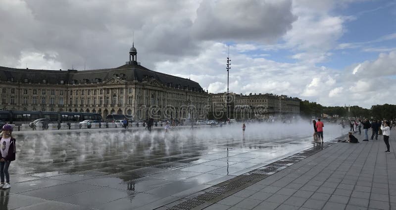 The Water Mirror of Bordeaux Editorial Photography - Image of landmark ...