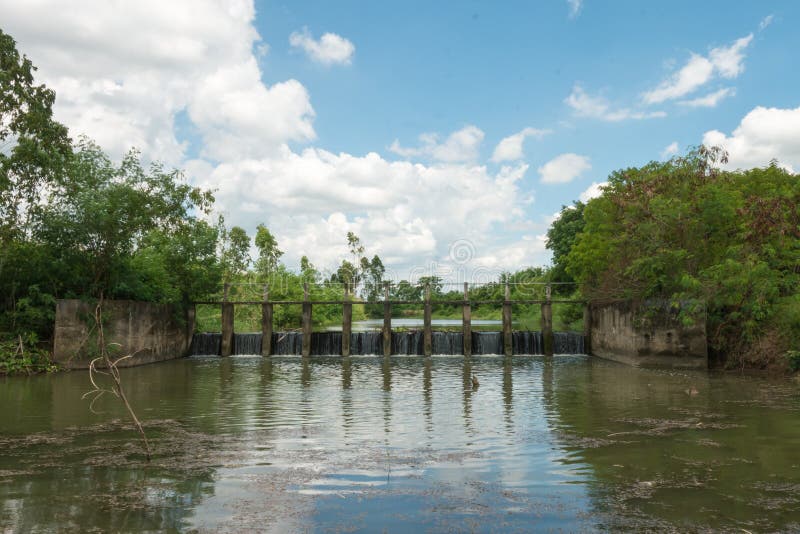 A Water Overflow Concrete Weir Stock Photo - Image of water, drop: 96173384
