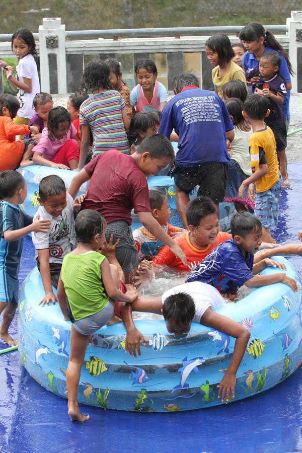 Water party editorial photography. Image of party, poeple - 36040772