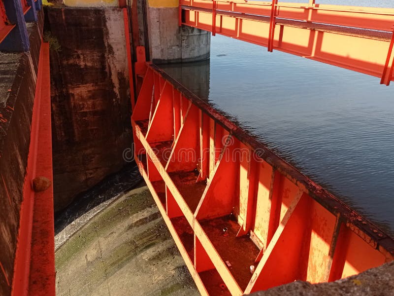 Water-retaining Technology in the Dam Stock Image - Image of mast, line ...