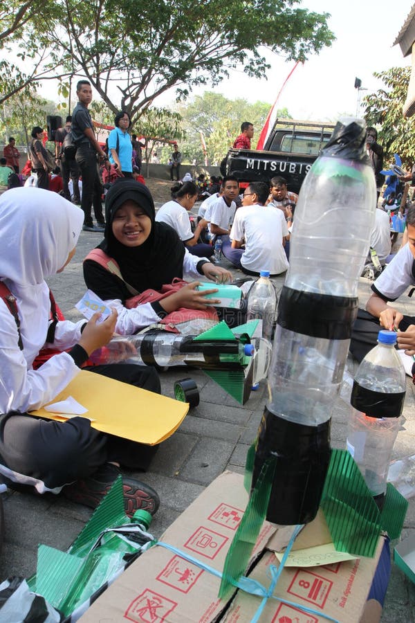 Water rocket editorial photography. Image of students - 59656287