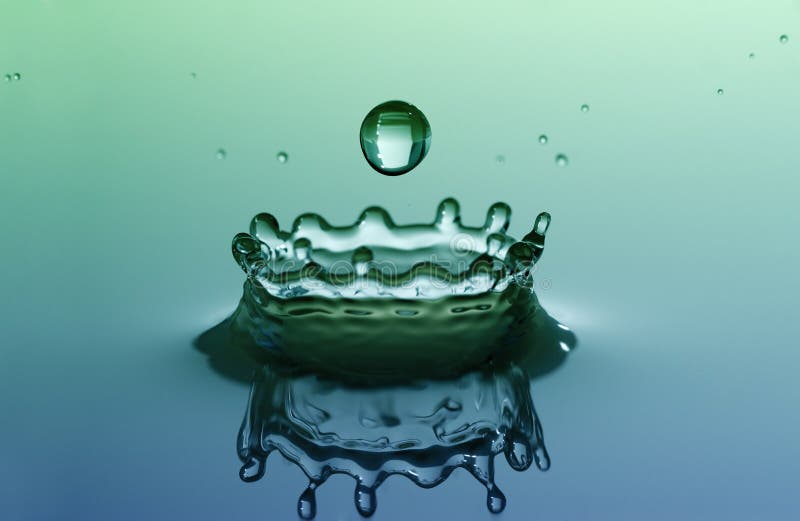 Water Splash in Shape of Crown Stock Image - Image of ripple, raindrop ...