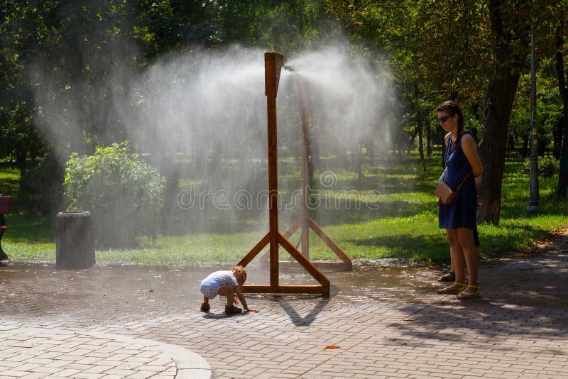 Water spray in the park. editorial photography. Image of tourists ...