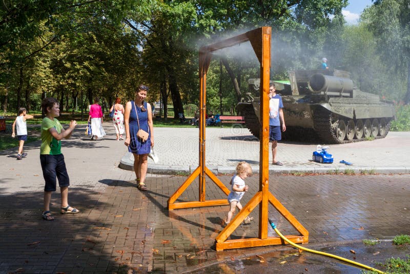 Water spray in the park. editorial image. Image of tourists - 97586835