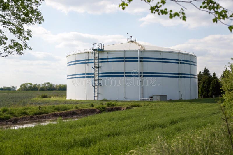 Water Storage Tank stock illustration. Illustration of tank - 375751833