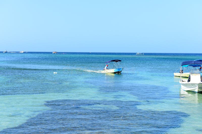 Water Taxi West End, Roatan, Honduras Editorial Stock Image - Image of ...