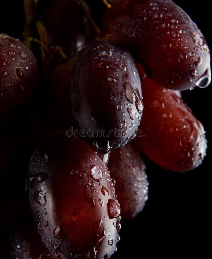 Sappige Rode Druif op Wit stock foto. Image of gezond - 70346582