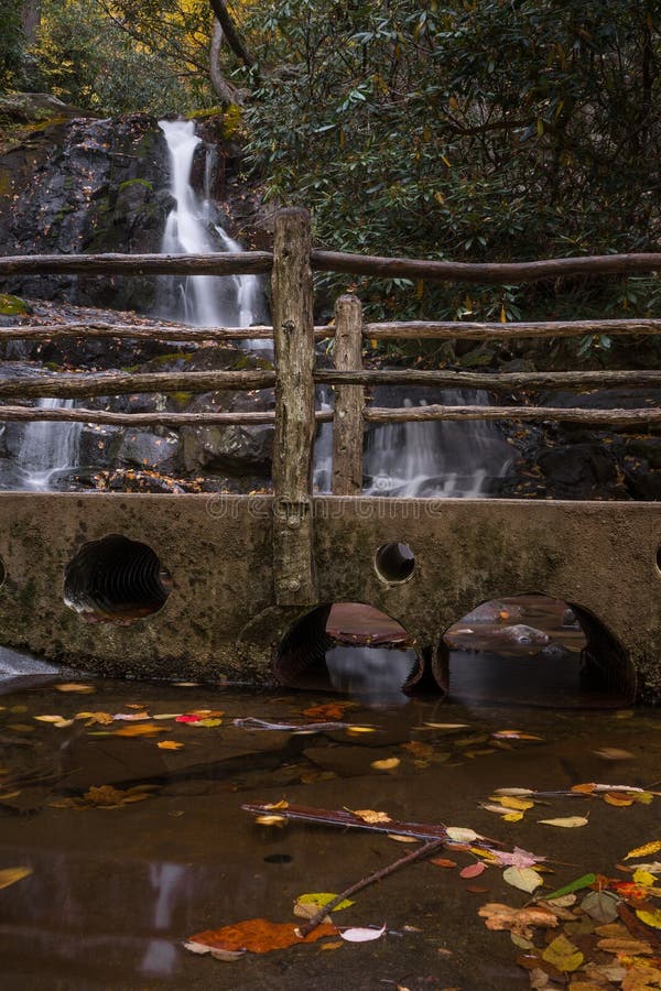 Waterfall bridge stock image. Image of fall, woodbridge - 80465889