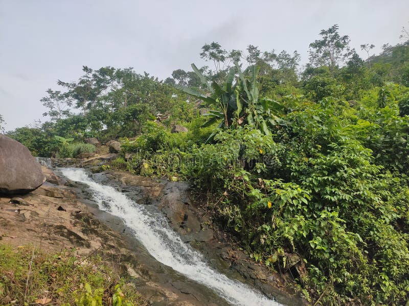 Waterfall Flow on Gatan Hill Stock Image - Image of hill, cliff: 290610081