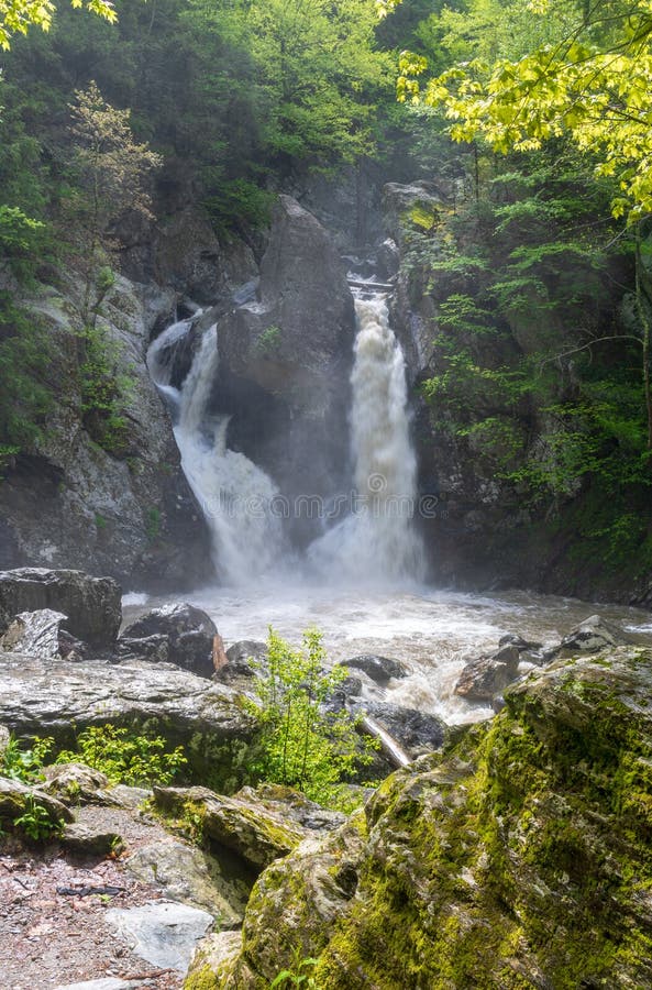 Waterfall Flows Toward a Moss-covered Rock Stock Image - Image of ...