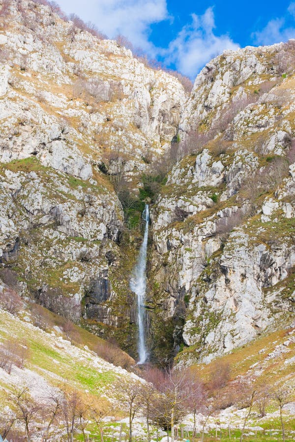 Waterfall at Lago Del Matese Stock Image - Image of peak, drop: 13871631