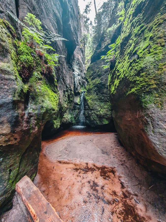Waterfall between rocks stock image. Image of rocks - 190531679